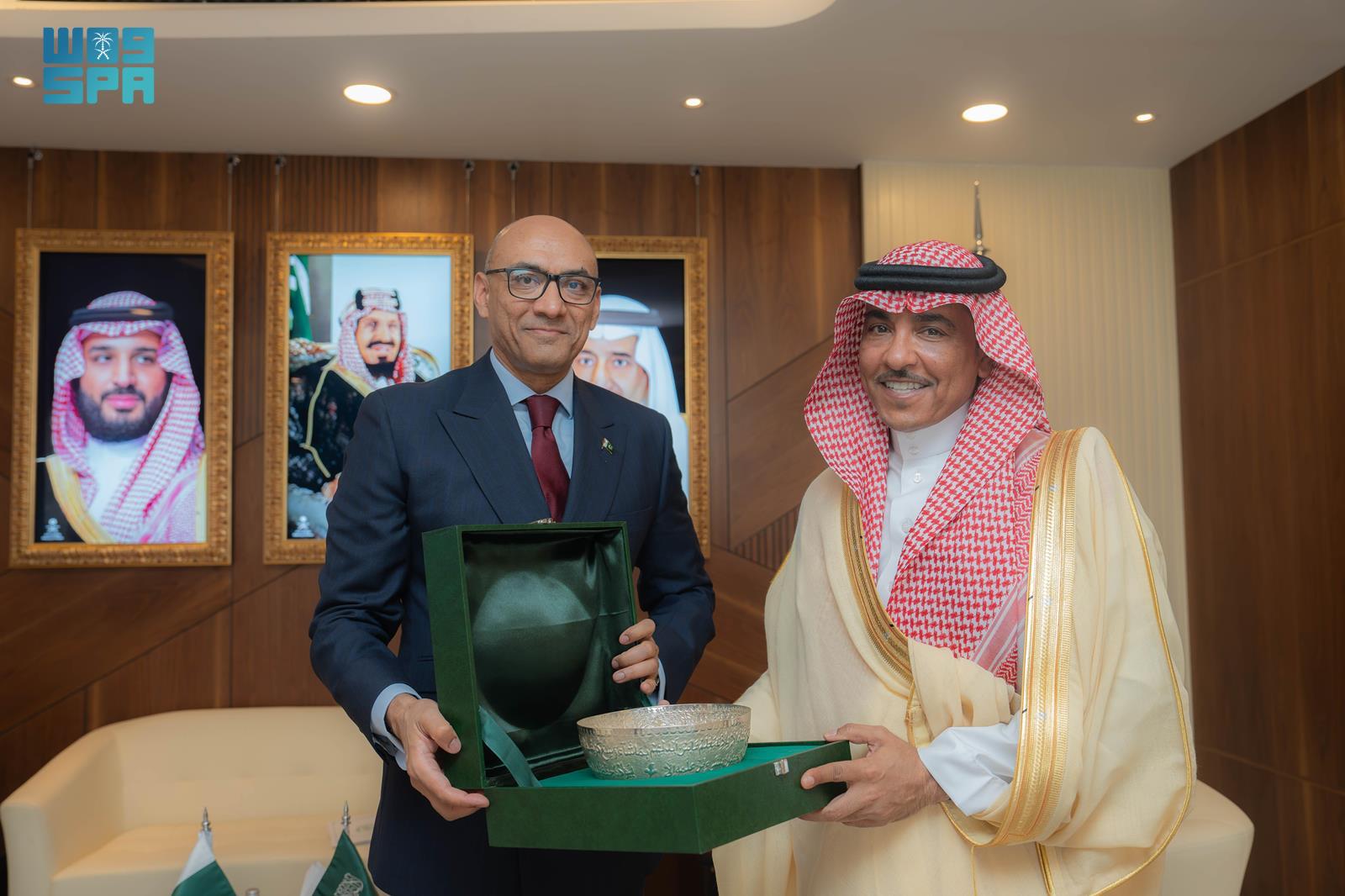 Saudi Media Minister Receives Pakistani Ambassador to Saudi Arabia