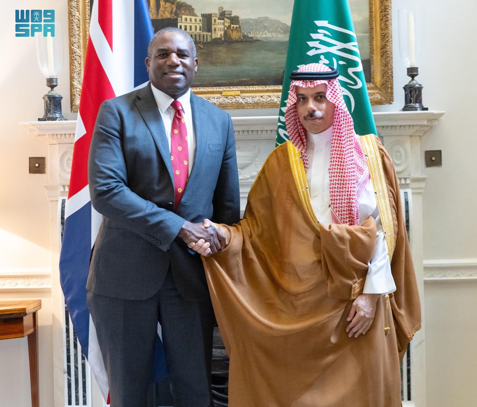 Foreign Minister Holds Talks in London with UK Foreign Secretary