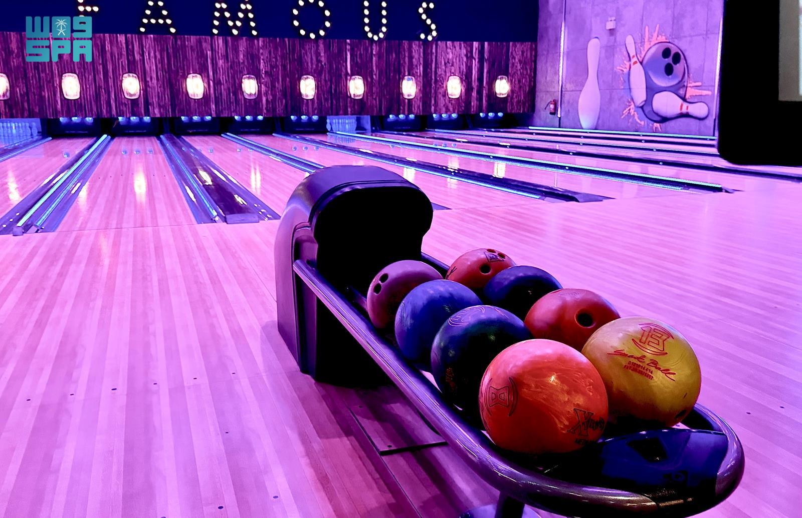 Bowling, Electronic Games... Complete Summer Entertainment in ...