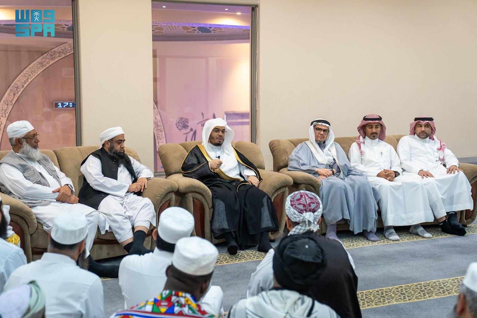 Grand Mosque Imam Meets with Heads of Islamic Associations in South Africa