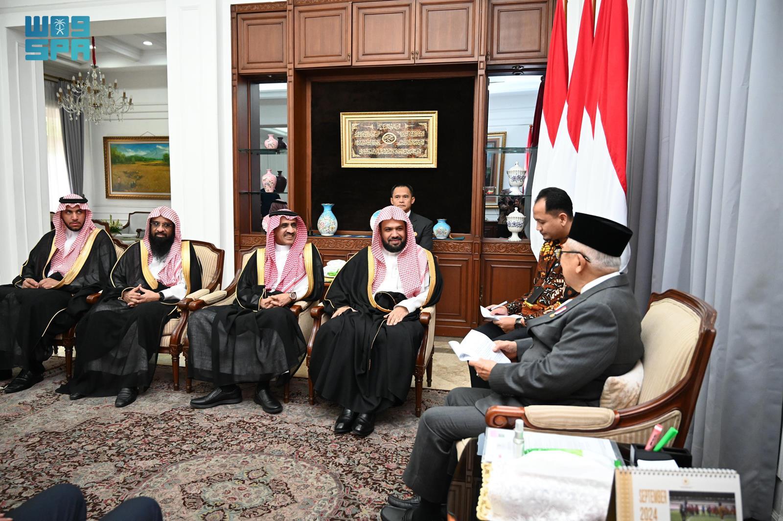 Indonesian Vice President Receives the Prophet's Mosque Imam