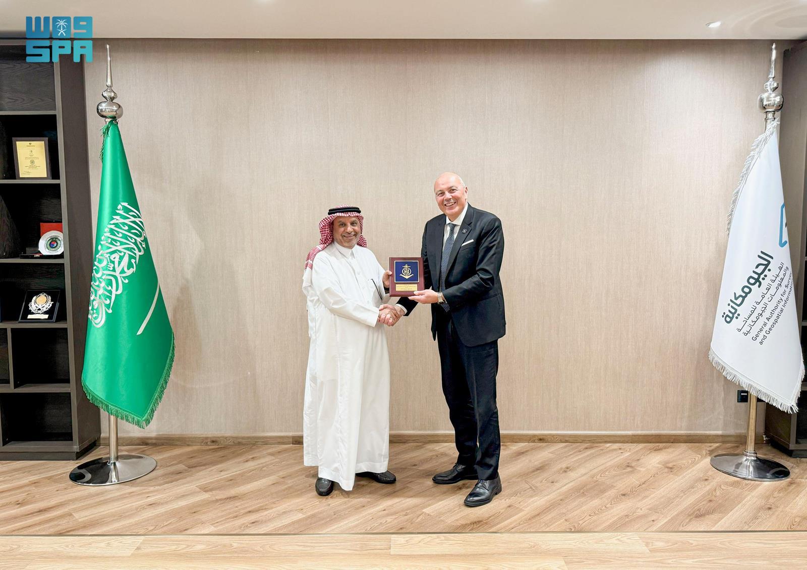 GEOSA President Receives International Hydrographic Organization Director