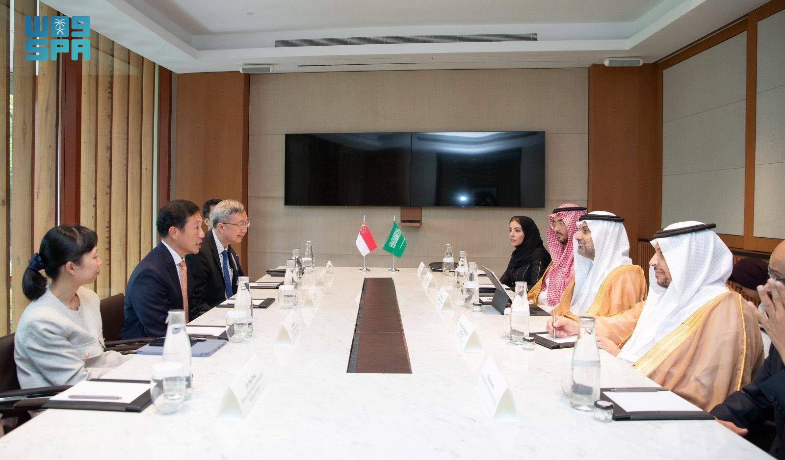 Health Minister Meets with Singaporean Counterpart