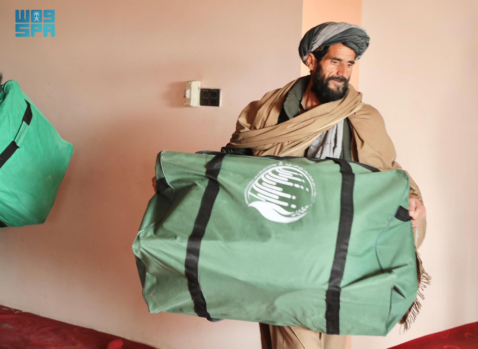 KSrelief Distributes 276 Shelter kits in Afghanistan