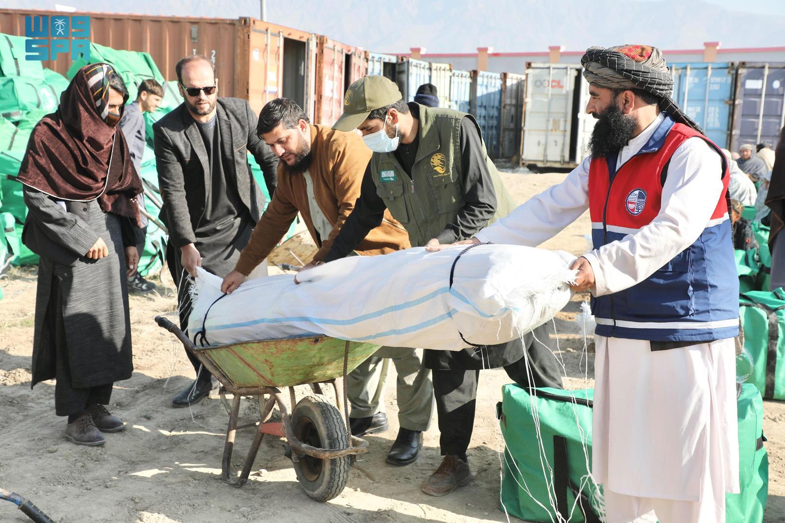 KSrelief Distributes 132 Shelter Kits in Afghanistan