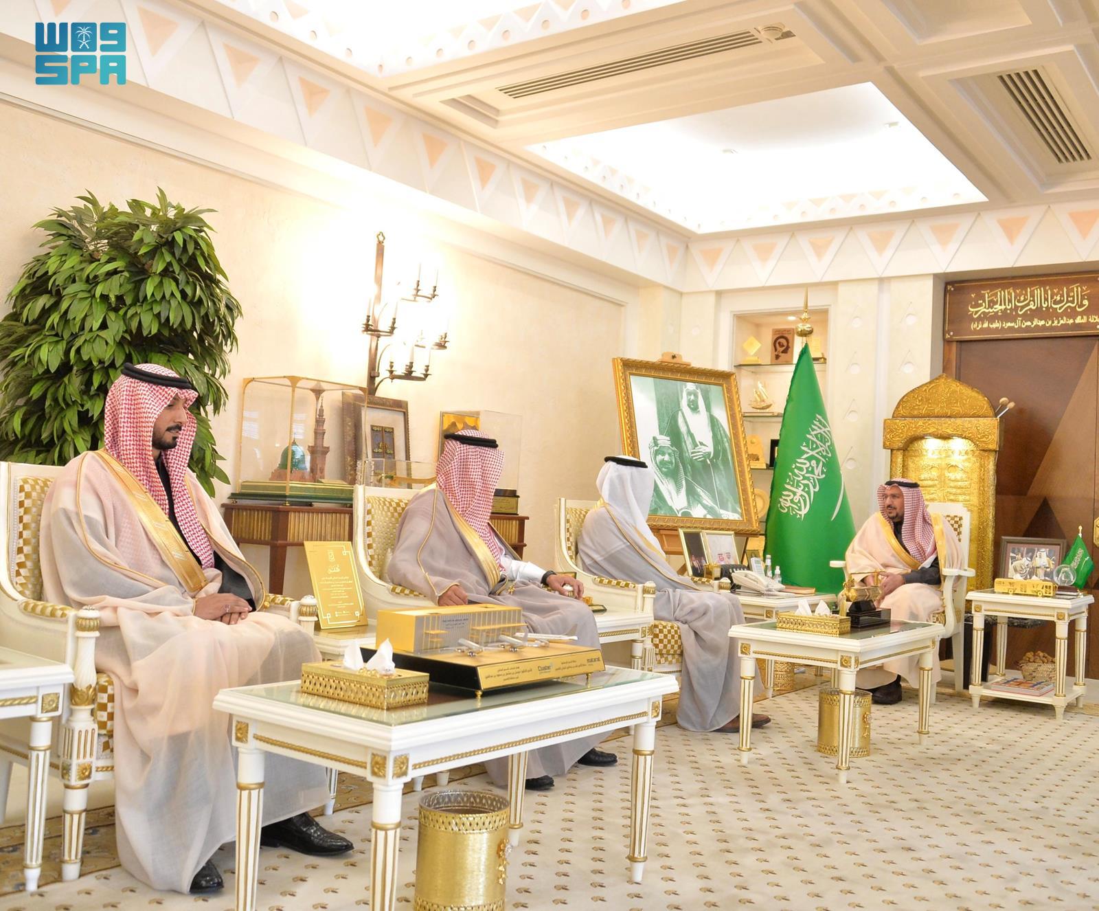 سياحة وترفيه / أمير القصيم يستقبل محافظ ضرية ويتسلّم تقرير مهرجان "ضرية ...