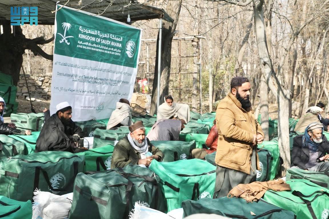 KSrelief Distributes 300 Shelter Kits in Afghanistan