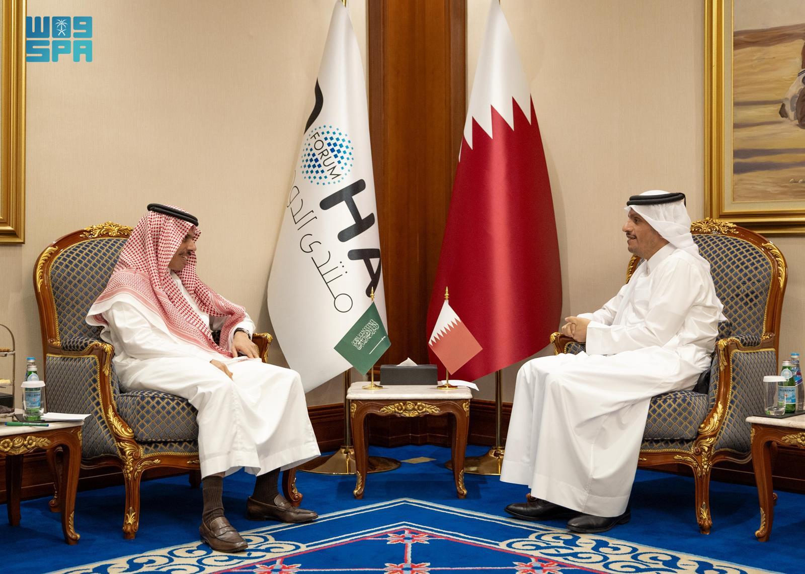 Foreign Minister Meets with Qatari Prime Minister and Foreign Minister