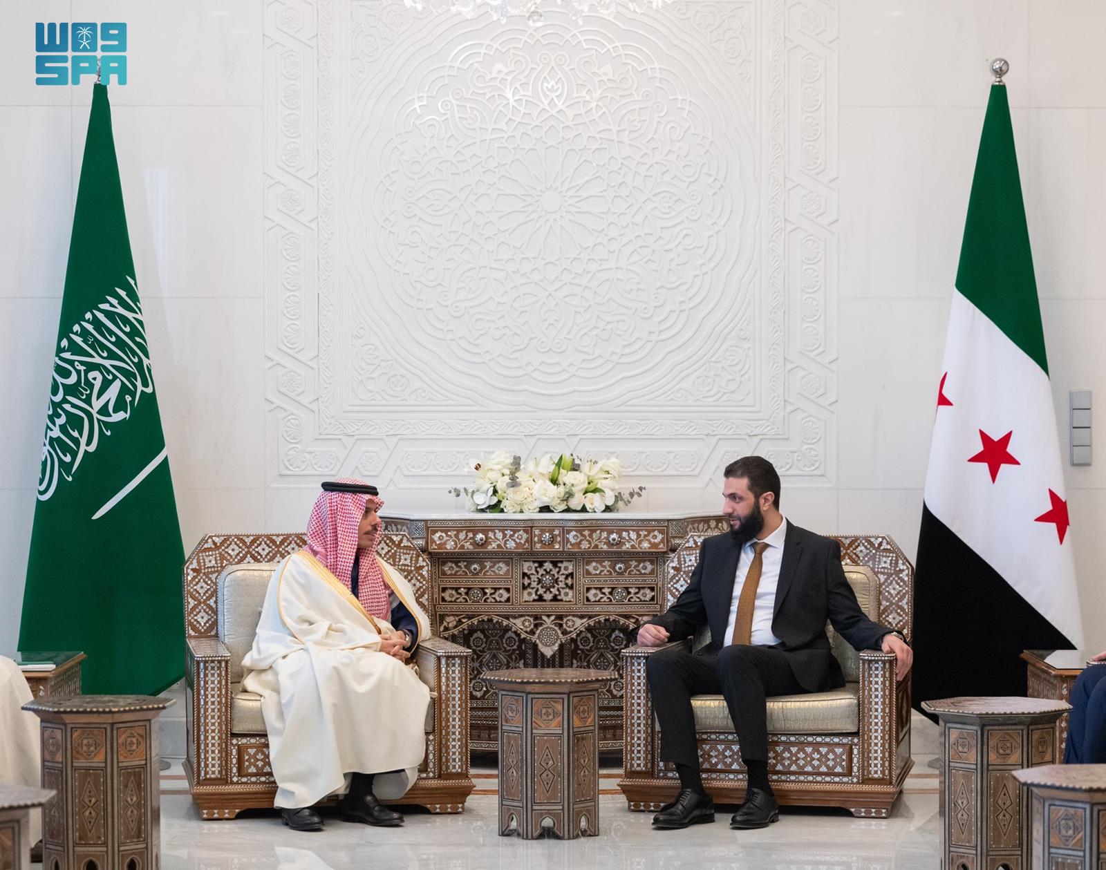 Foreign Minister Meets with New Syrian Administration Leader in Damascus