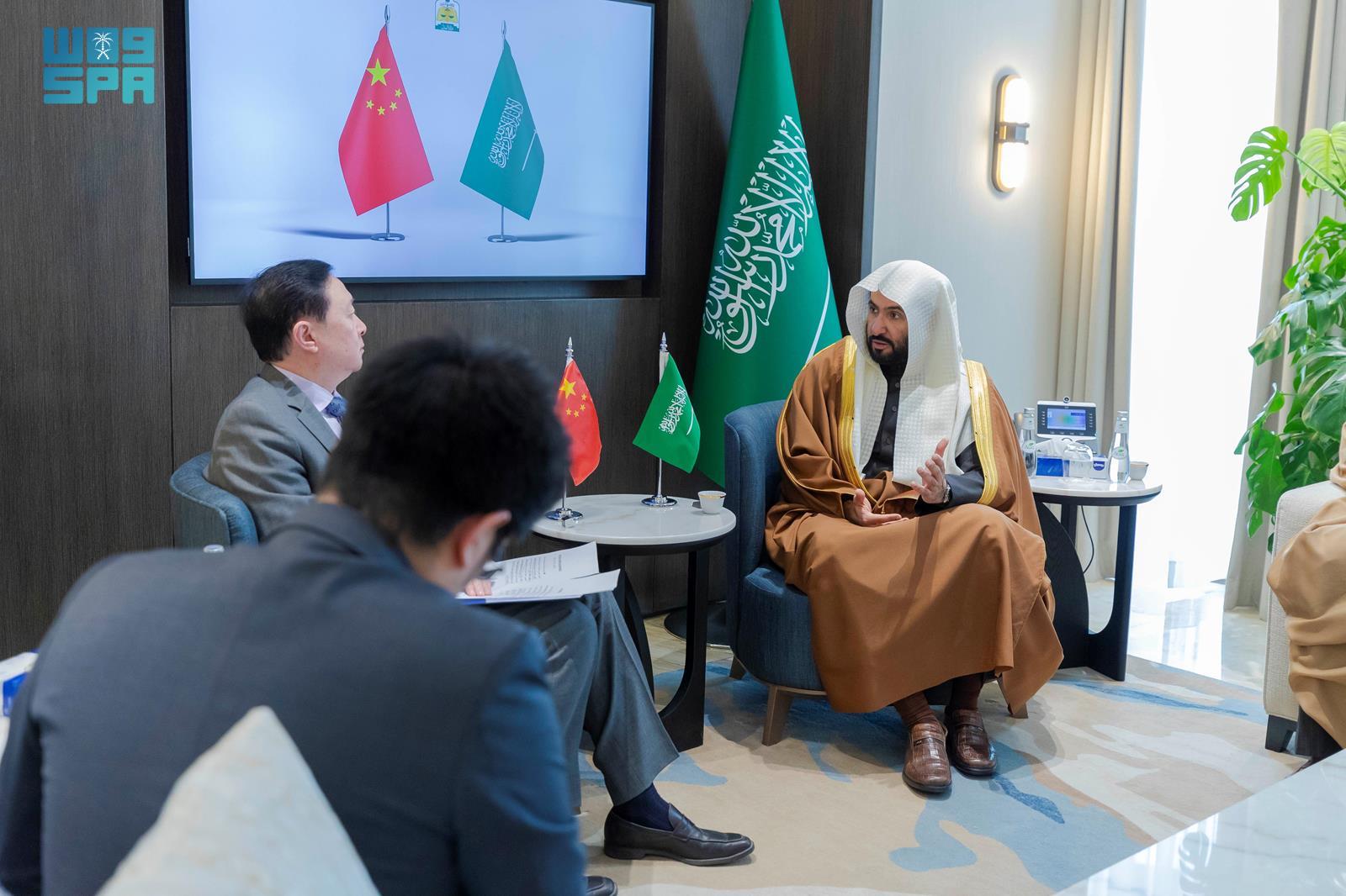 عام / وزير العدل يلتقي السفير الصيني لدى المملكة