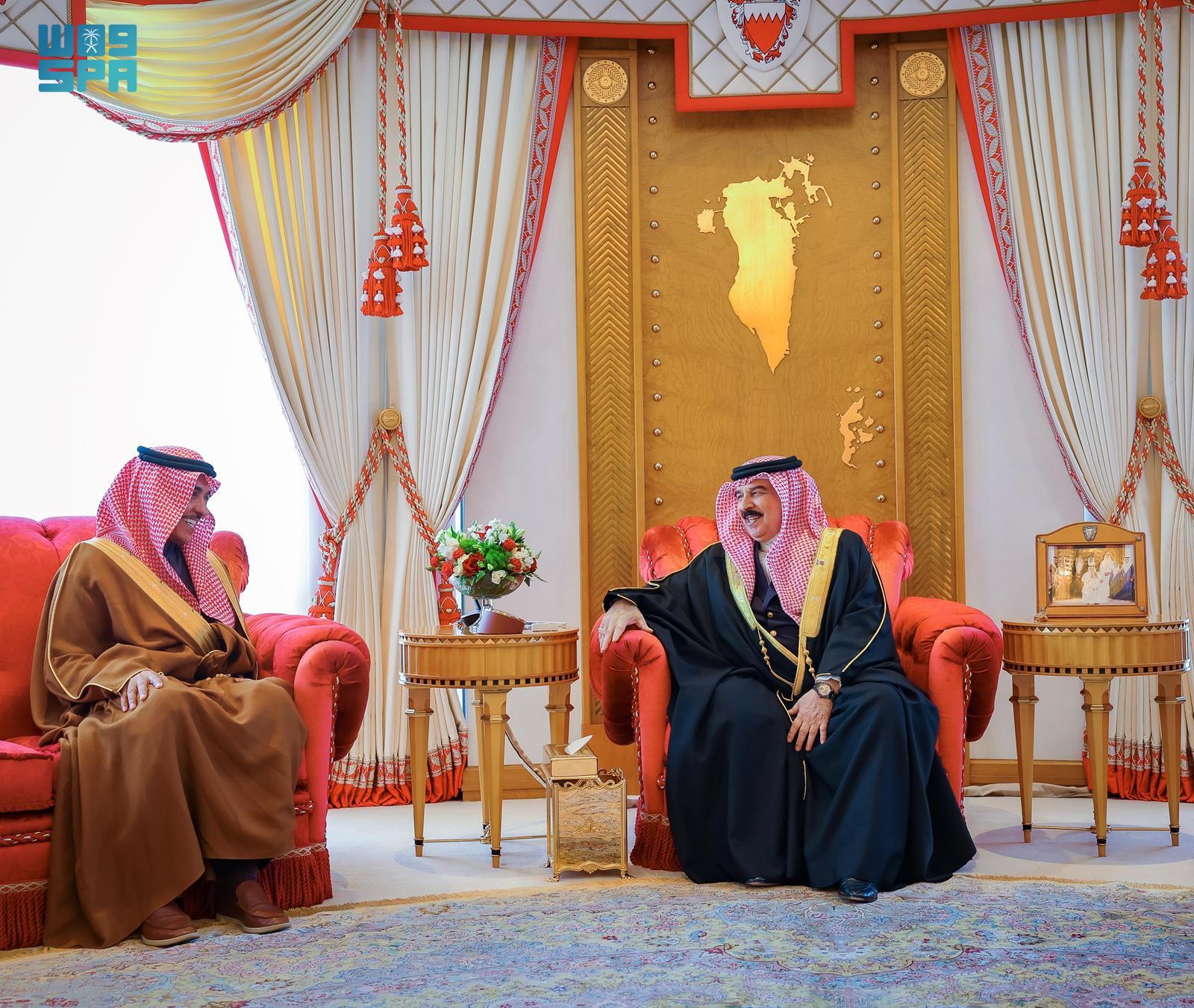 King of Bahrain Receives Saudi Media Minister
