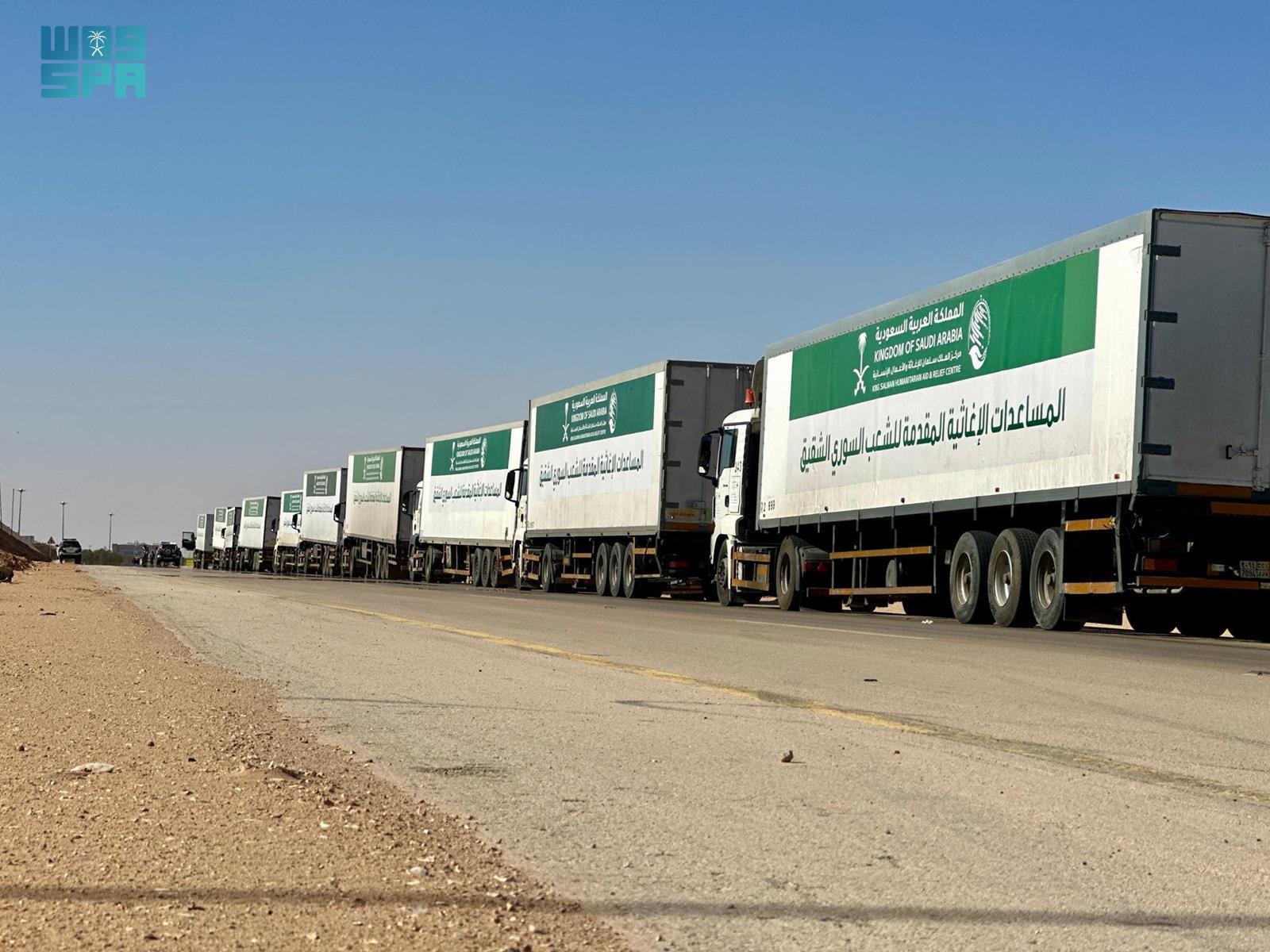 60 Saudi Relief Truck Convoy Crosses Al-Jouf Region, Heading to Syria