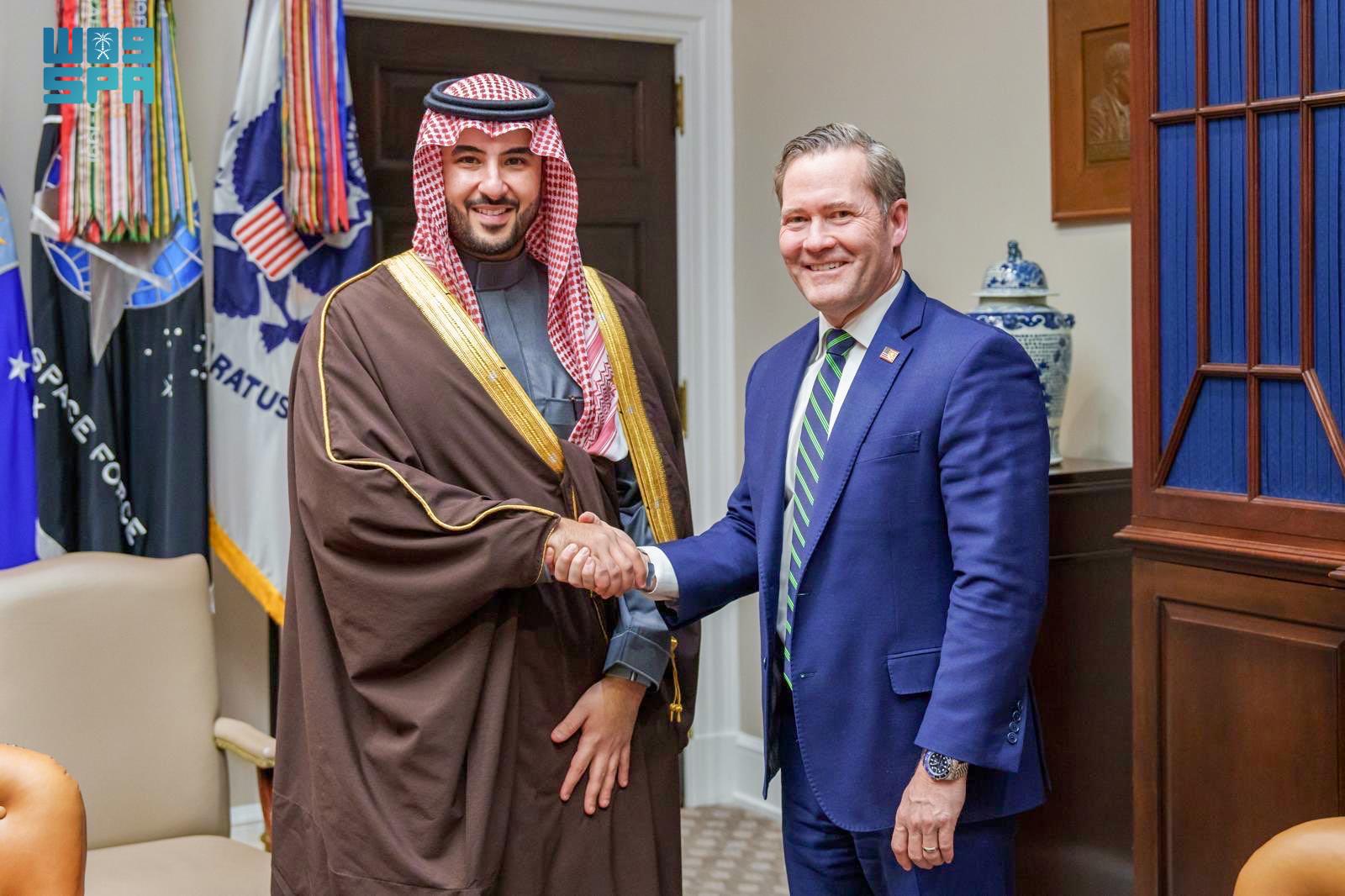 Defense Minister Meets with U.S. National Security Advisor