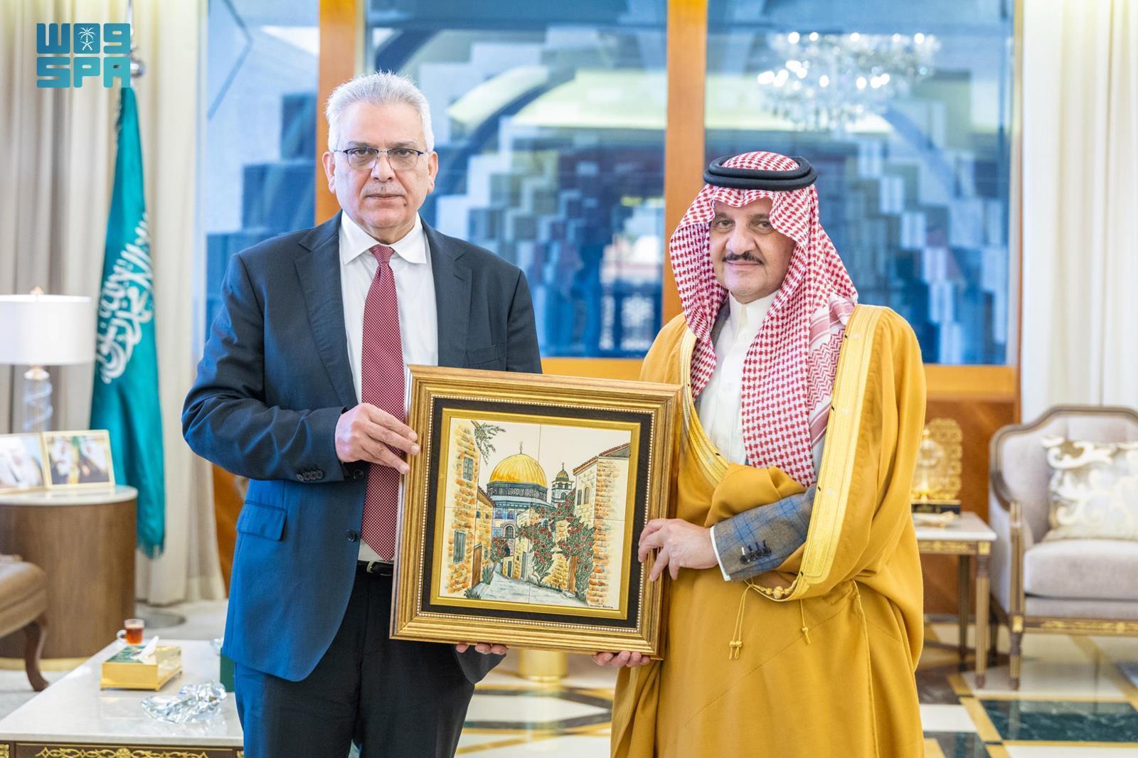 Eastern Region Governor Receives Palestinian Ambassador to Saudi Arabia