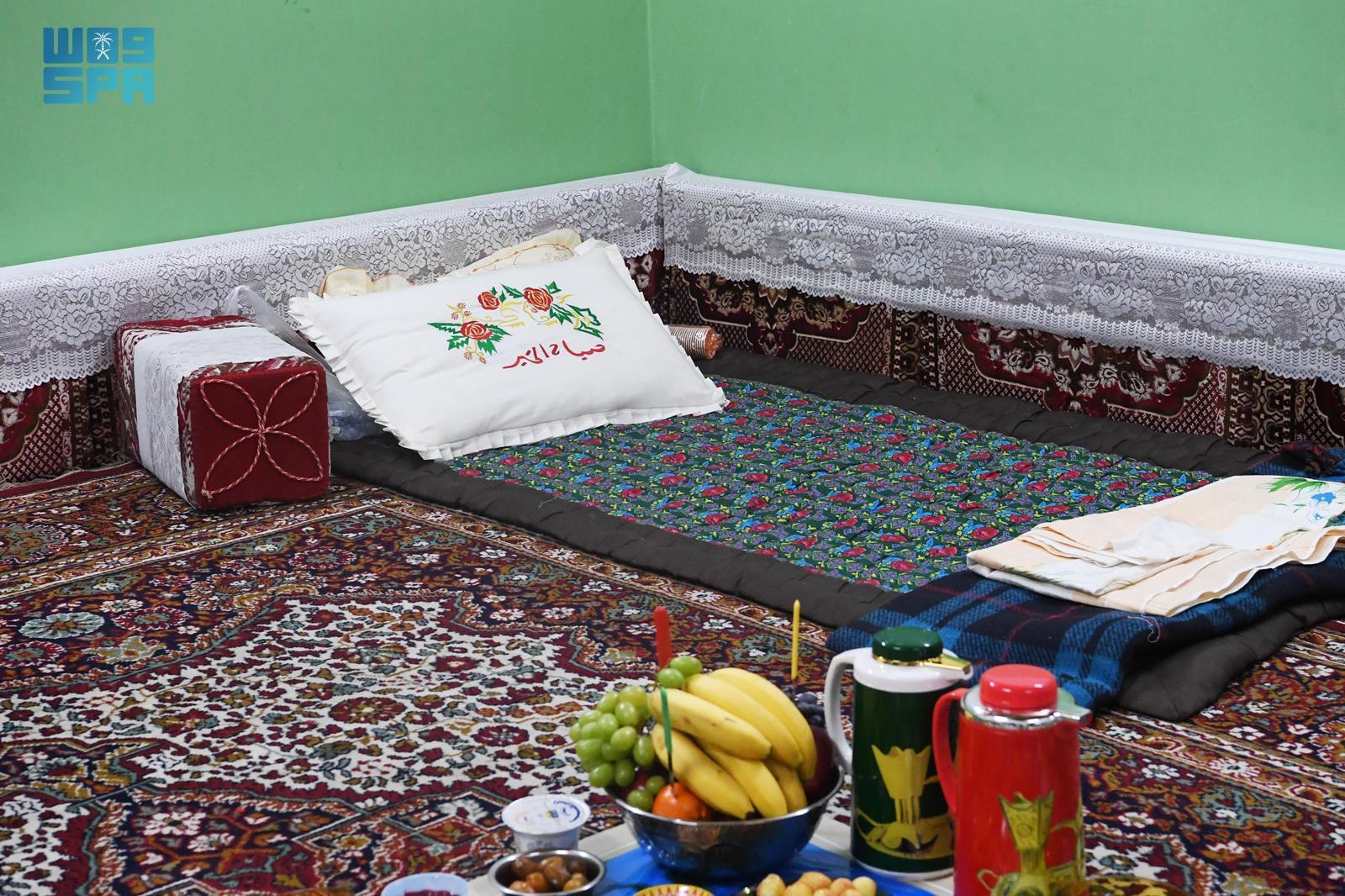 Saudi Man Recreates Nostalgic Ramadan Iftar in 'Eighties Majlis'