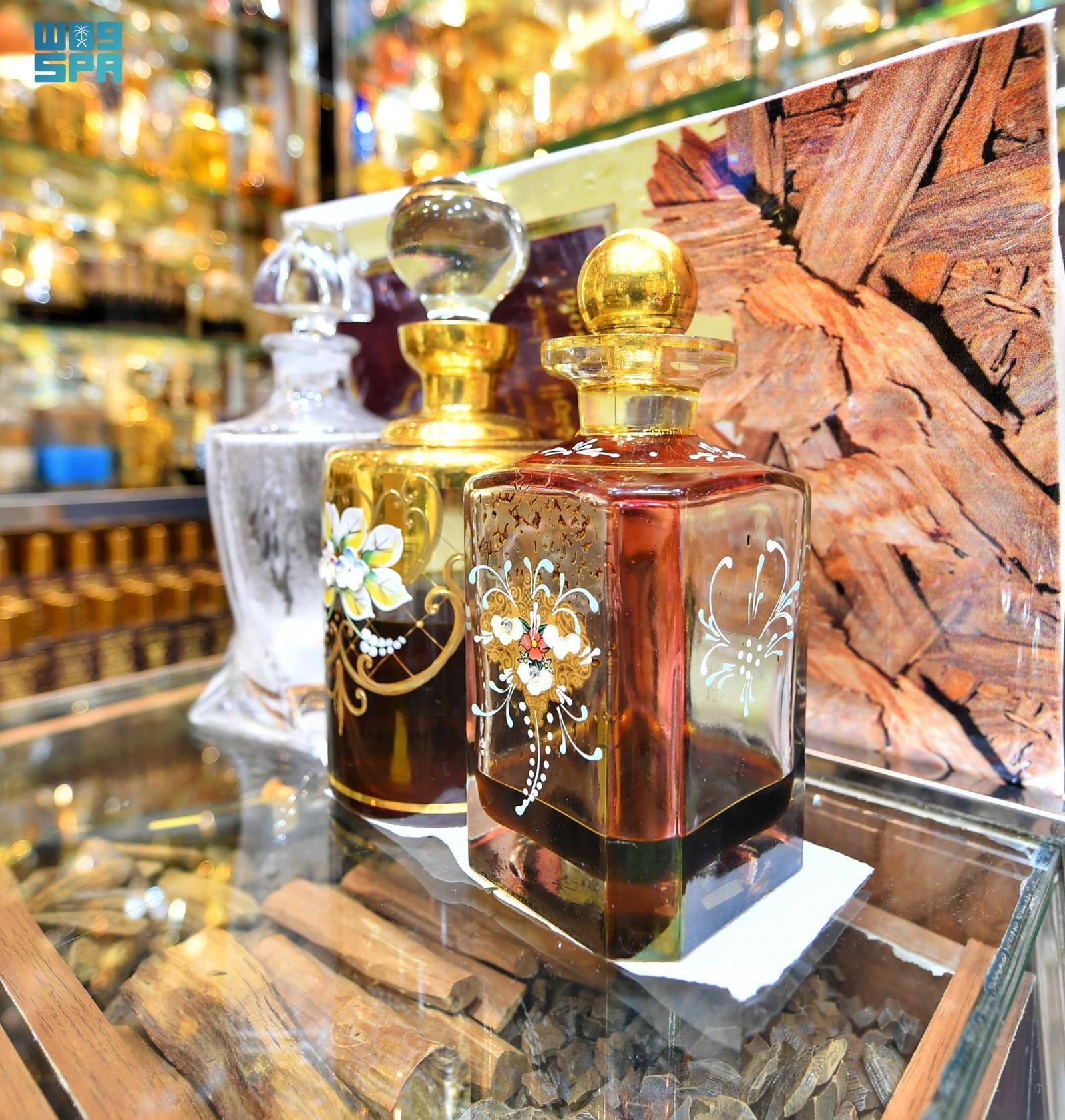 Jeddah's Oud and Incense Shops Buzz with Eid Festivities