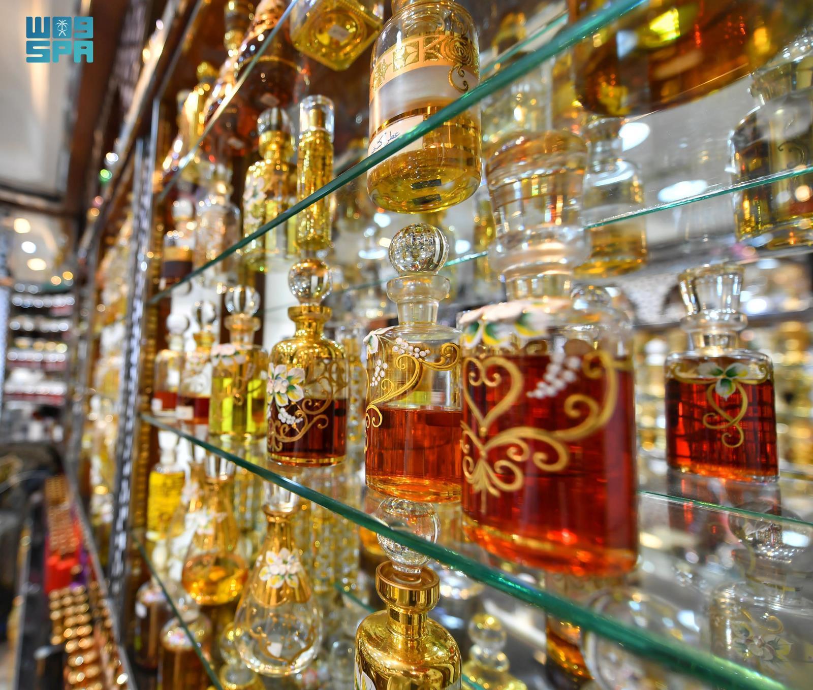 Jeddah's Oud and Incense Shops Buzz with Eid Festivities