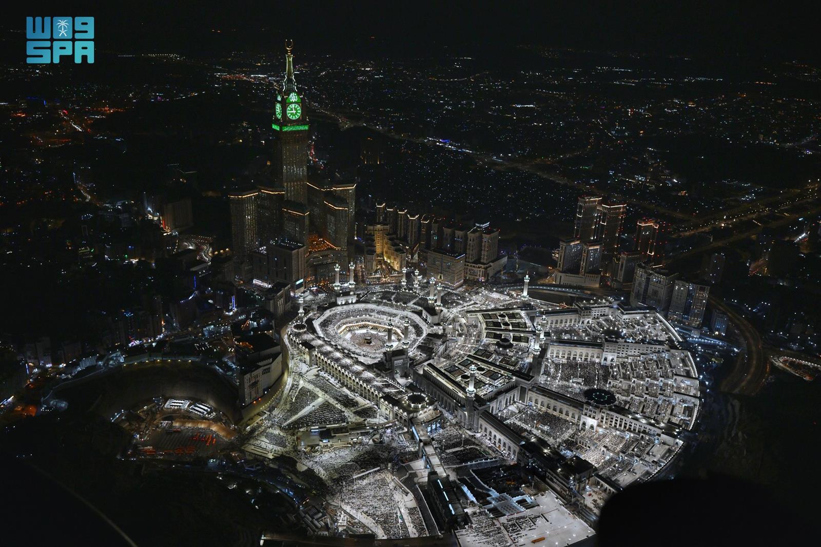 SPA Captures Smooth Flow of Grand Mosque Visitors during Ramadan's Last ...
