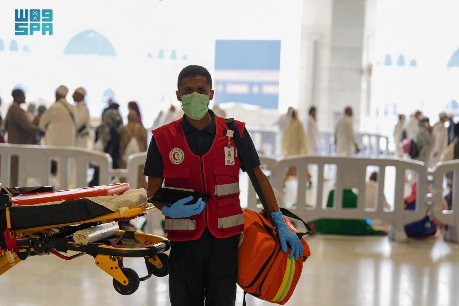Saudi Red Crescent Rescues Two Umrah Performers in Makkah's Grand Mosque