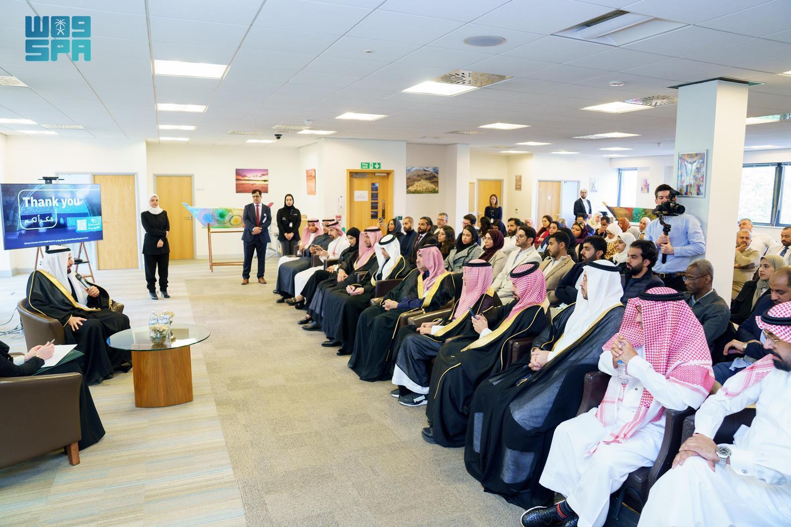 Minister Al-Rabiah Empowers Saudi Students in London for National Service