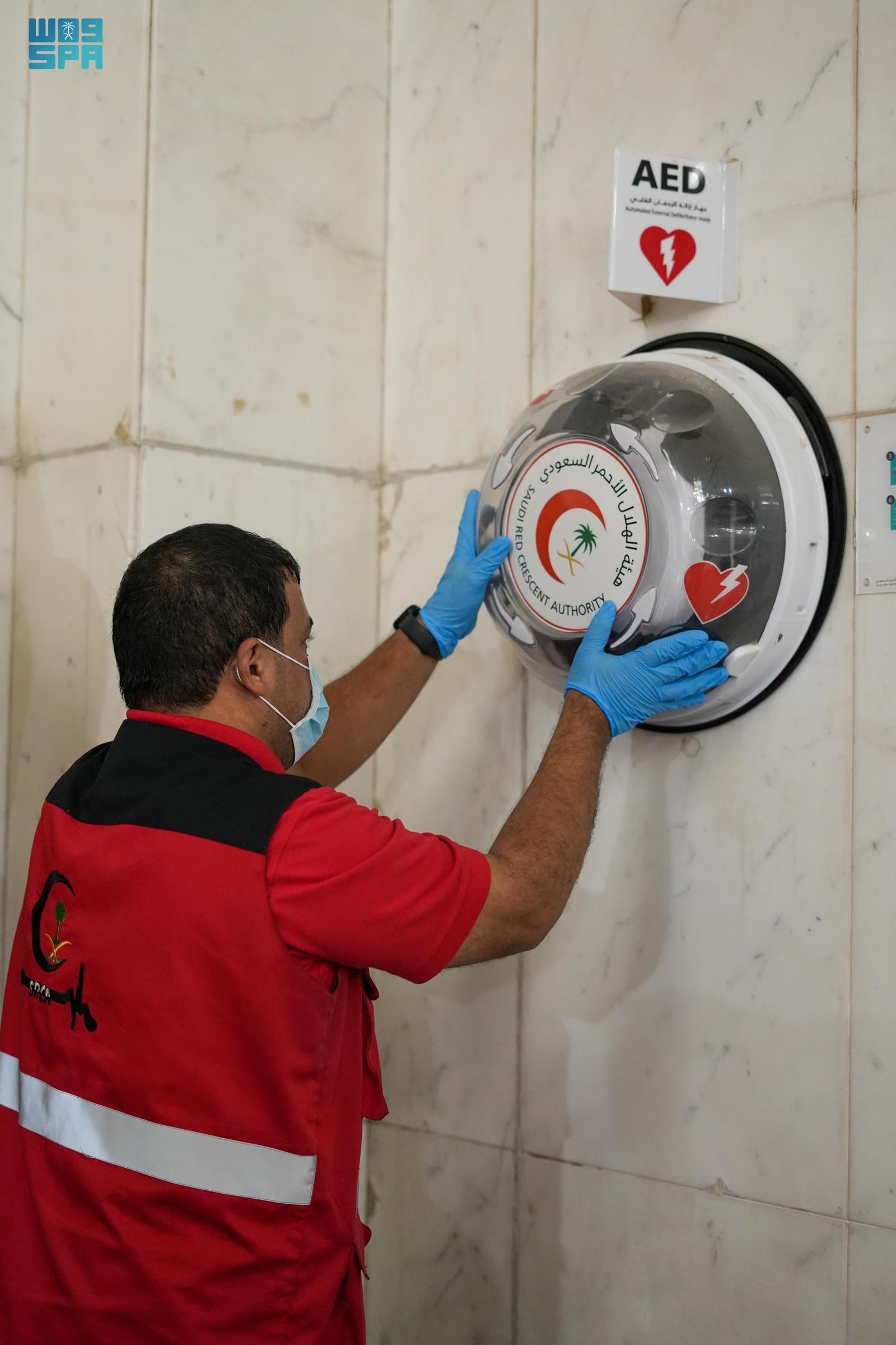 Saudi Red Crescent Rescues Two Umrah Performers in Makkah's Grand Mosque