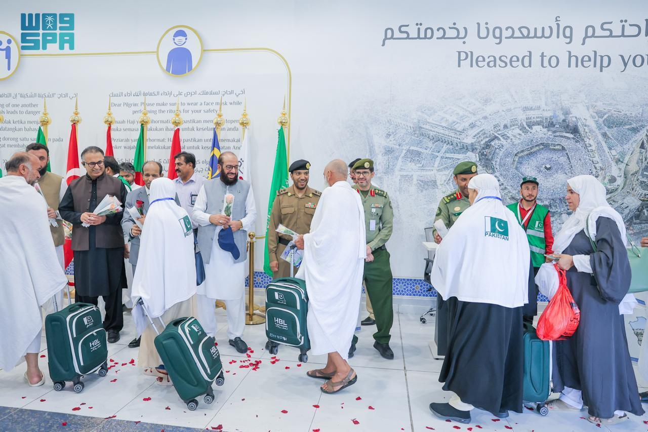 First Flights of 'Makkah Route' Pilgrims from Pakistan Arrive at King ...