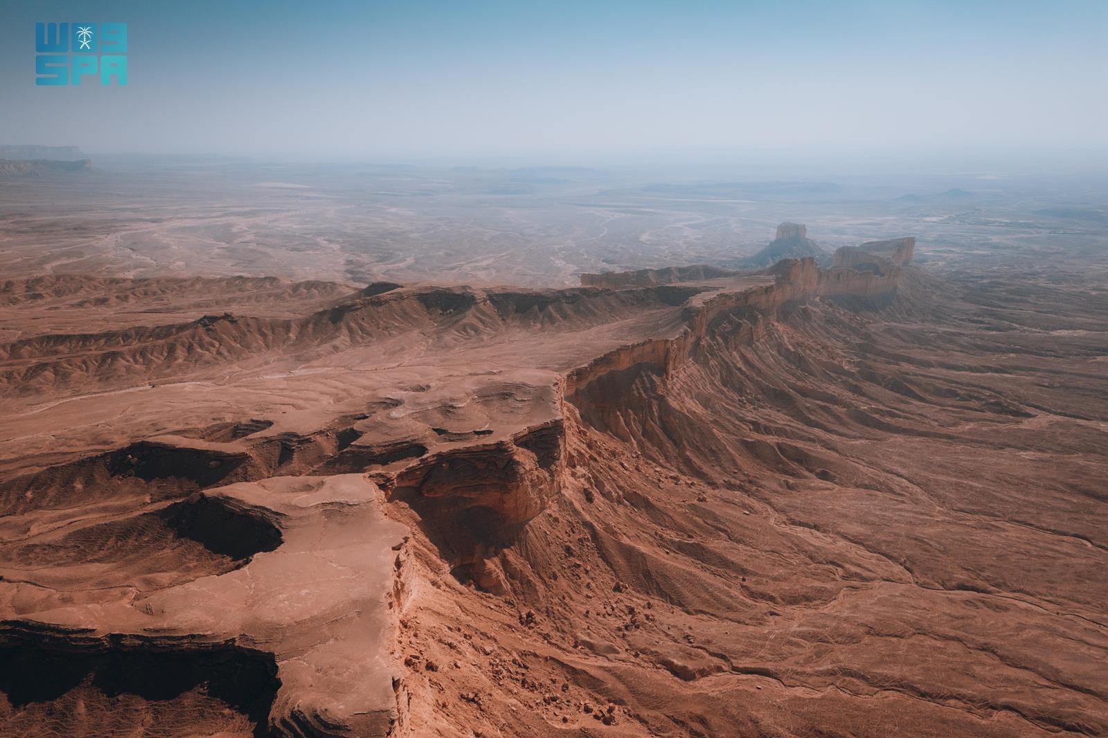 'Edge of the World': Majestic Landmark in Saudi Arabia's Tuwaiq Mountains