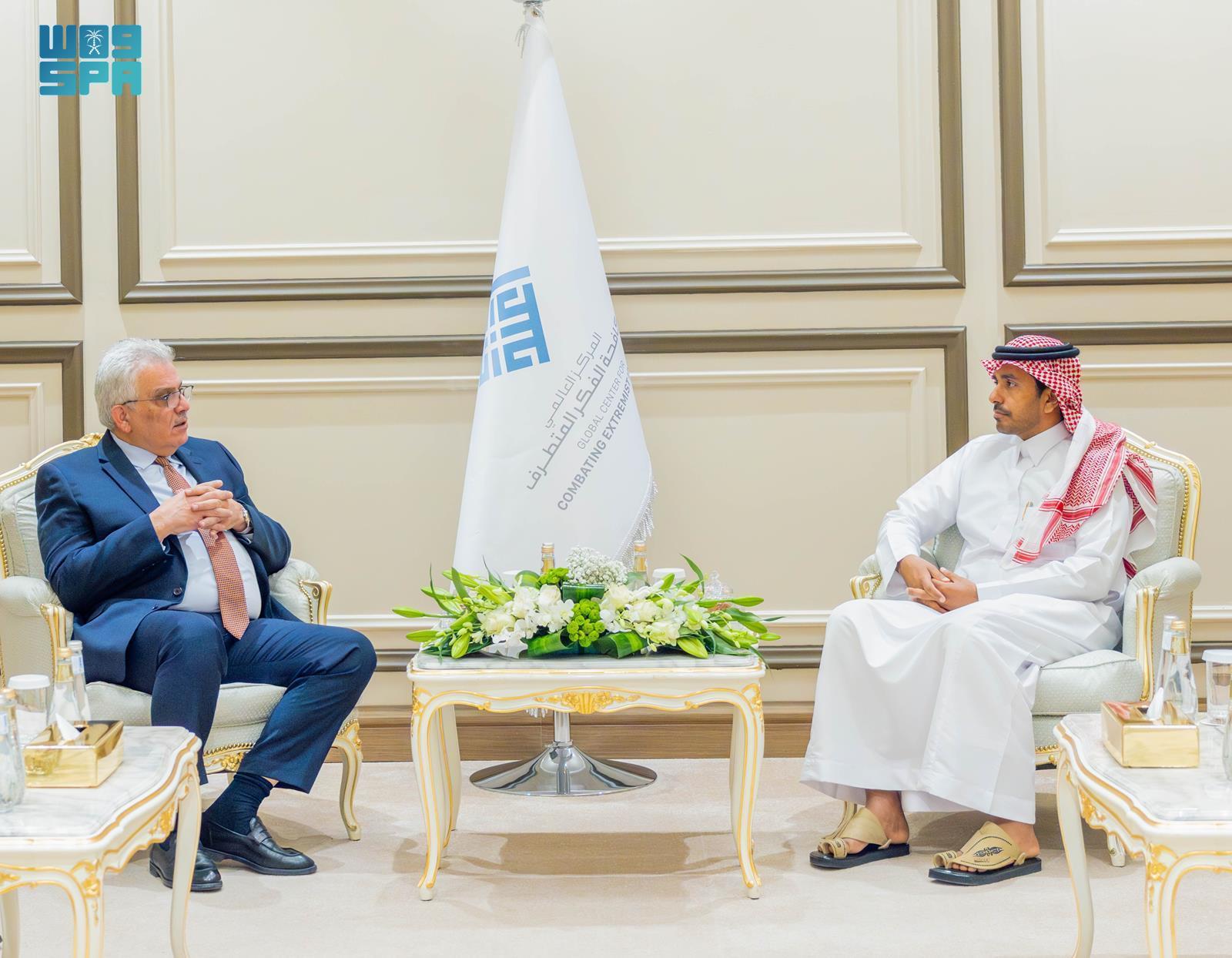 Palestinian Ambassador Meets with Etidal Secretary-General