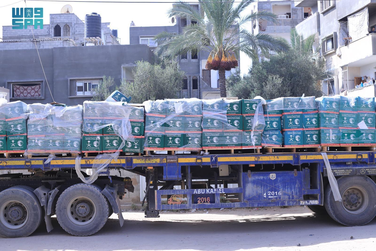 Saudi Aid Convoy Arrives in Central Gaza