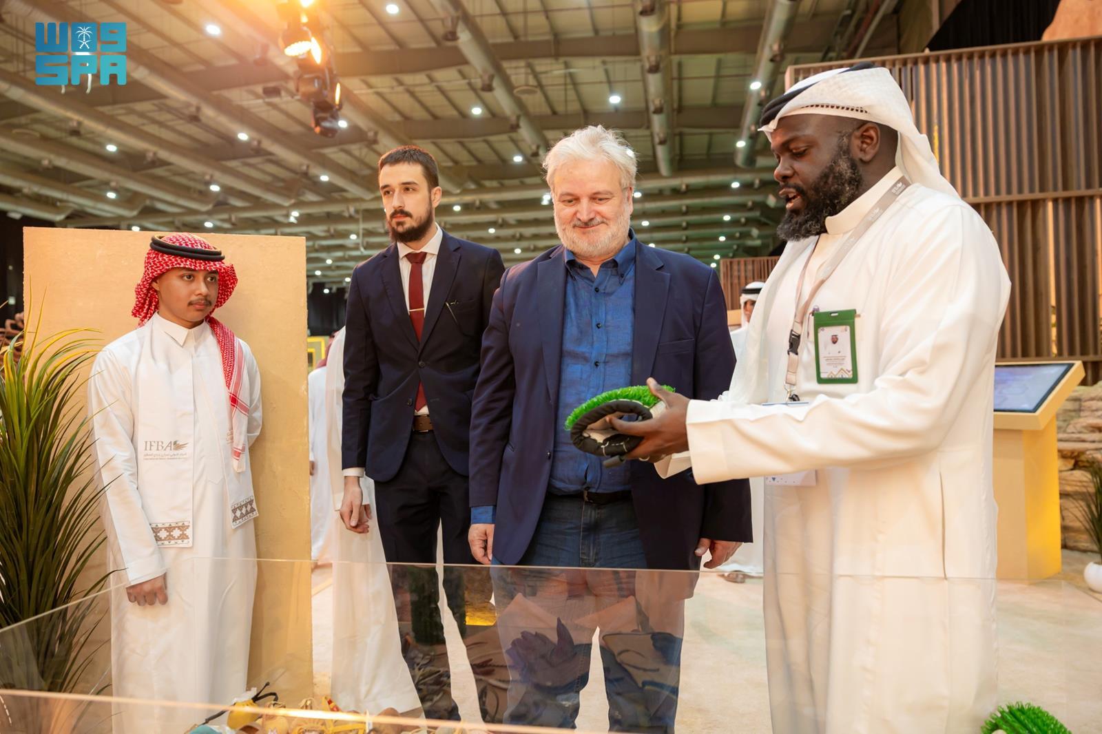 عام / سفير صربيا يزور المزاد الدولي لمزارع إنتاج الصقور 2025