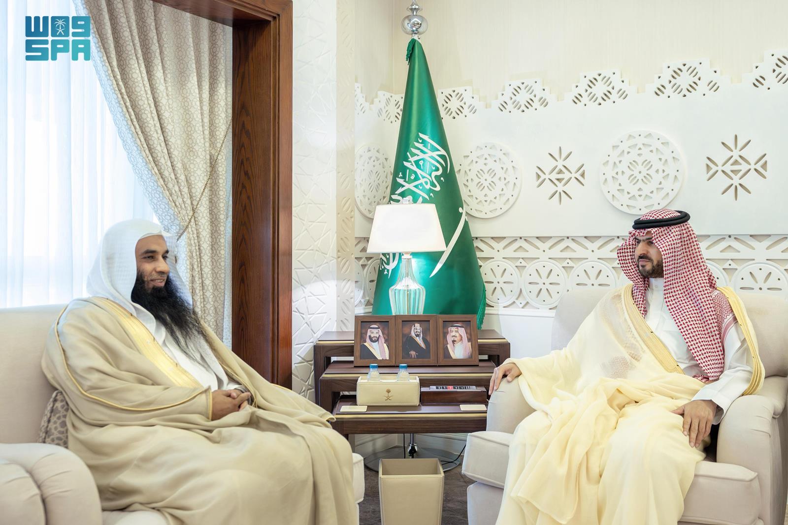 عام / نائب أمير الشرقية يستقبل مدير "فرع الإفتاء" بالمنطقة