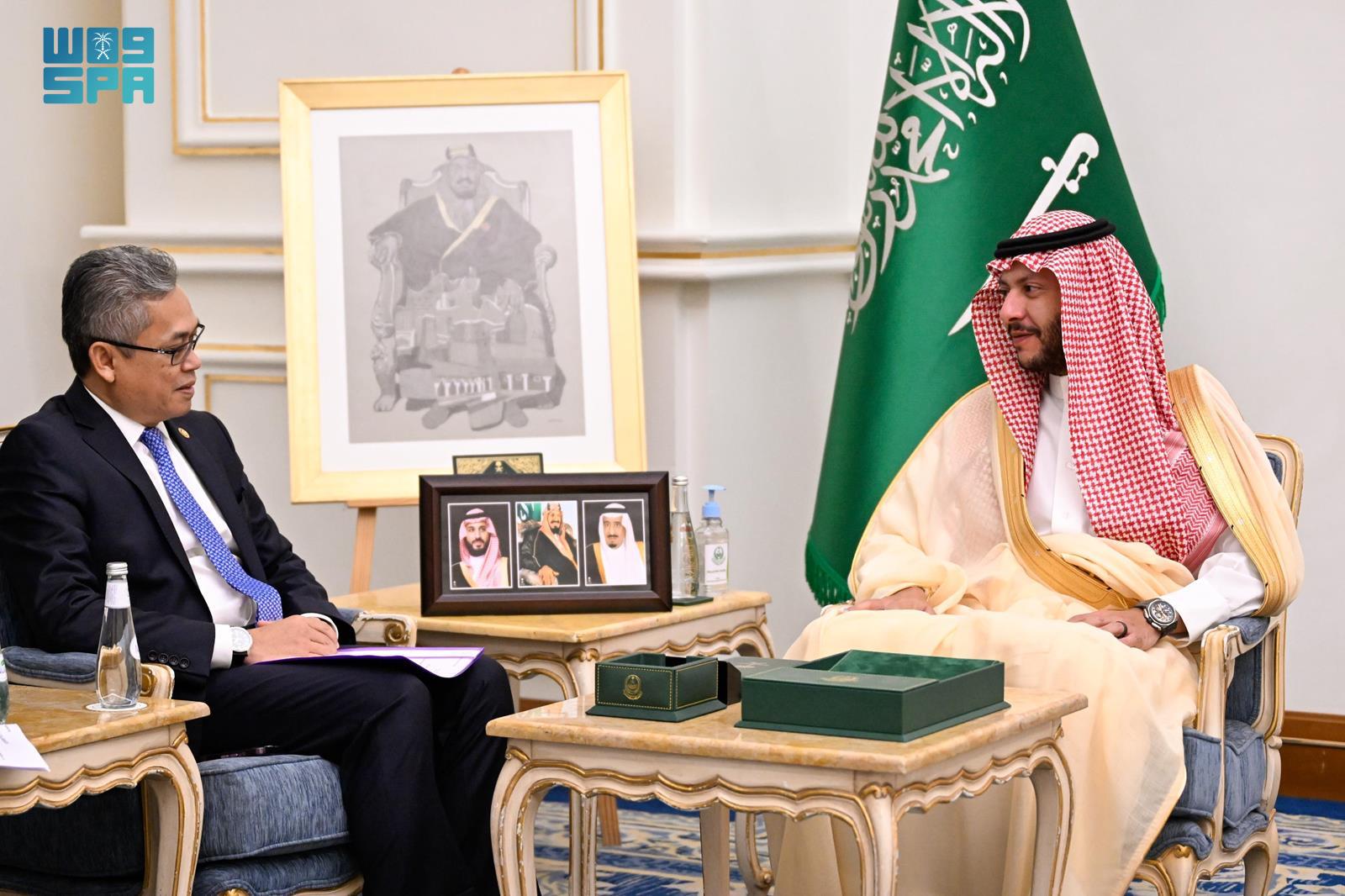 Taif Governor Receives Malaysian Consul General