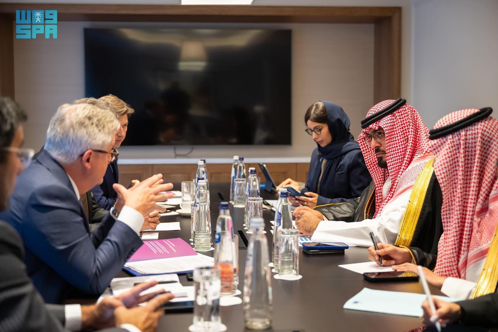 Economy Minister Meets with CEO of the International Association of Oil ...