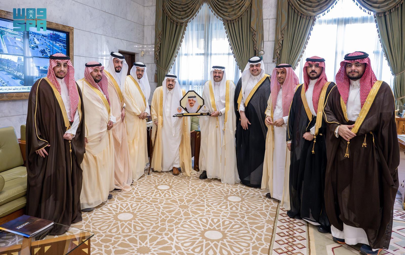 عام / أمير منطقة الرياض يستقبل محافظ الزلفي ورئيس مجلس إدارة شركة نجوم ...