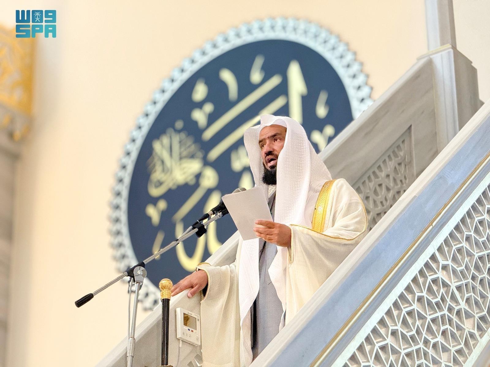 Prophet's Mosque Imam Delivers Friday Sermon to 15,000 Worshippers in ...