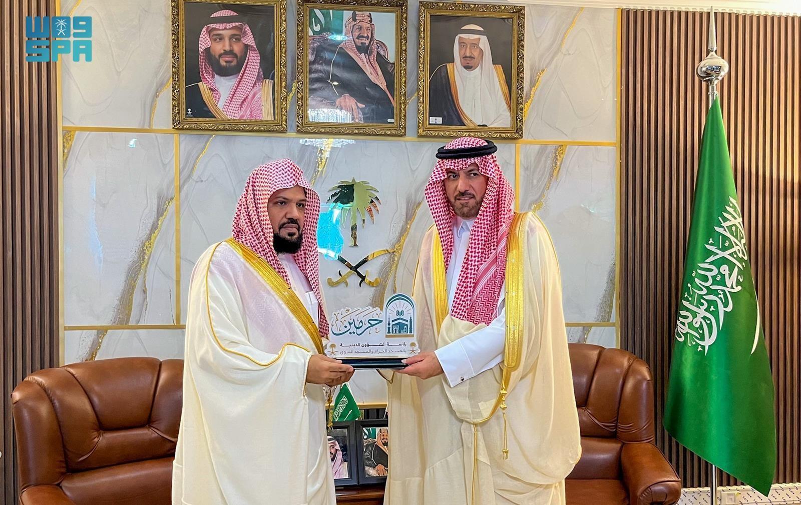 Sheikh Al-Hudhaifi Delivers Friday Sermon, Leads Prayers at King Faisal ...