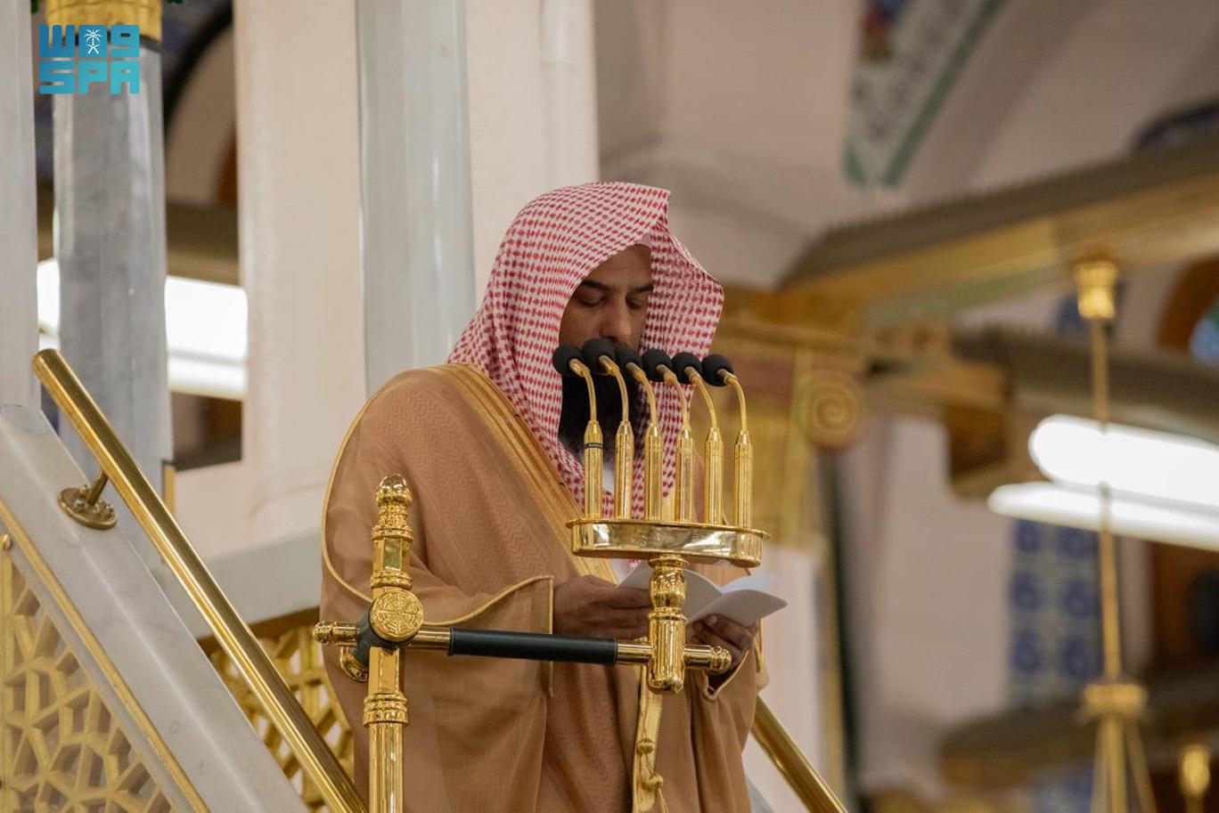 Prophet’s Mosque Imam Warns Against Claiming Knowledge of the Unseen