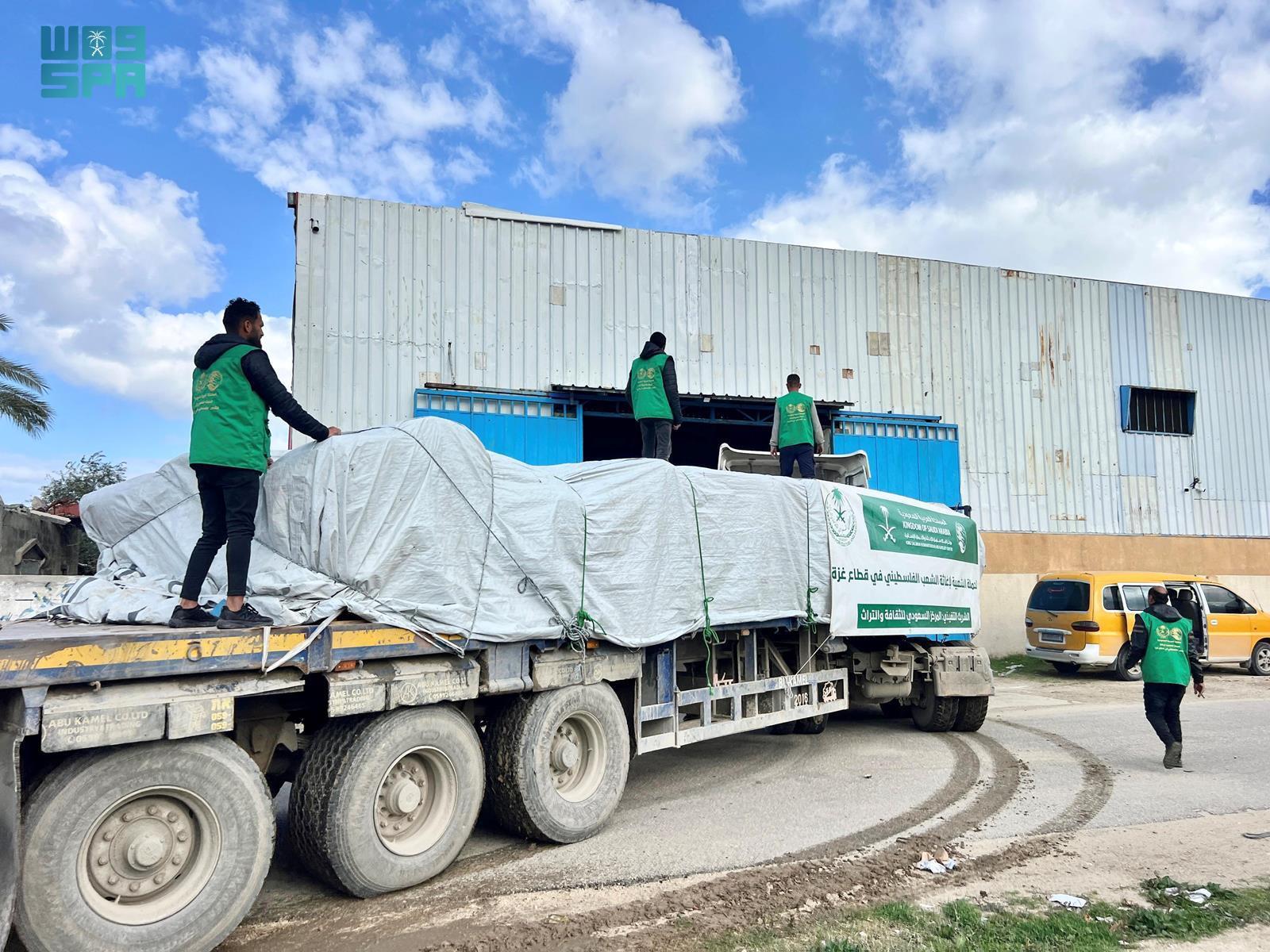 Saudi Aid Convoy Reaches Displaced Families in Gaza